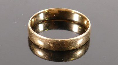 Can You Buy a Wedding Ring or Engagement Ring at Auction? - Potteries ...